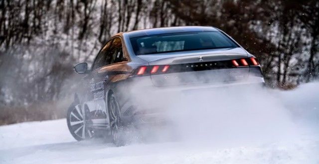 再夺2021CCPC冰雪挑战赛轿车综合冠军，东风标致508L如何做到？_腾讯新闻