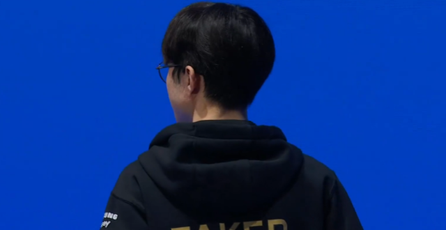 T1止步S11四强，Faker赛后主动背锅，明明李哥才是最需要安慰的人_腾讯新闻