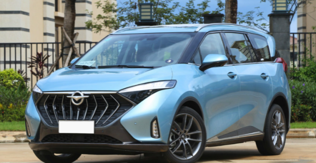 年轻人买得起的MPV！12.58万的大7座商务车，内饰奢华，动力强劲_腾讯新闻