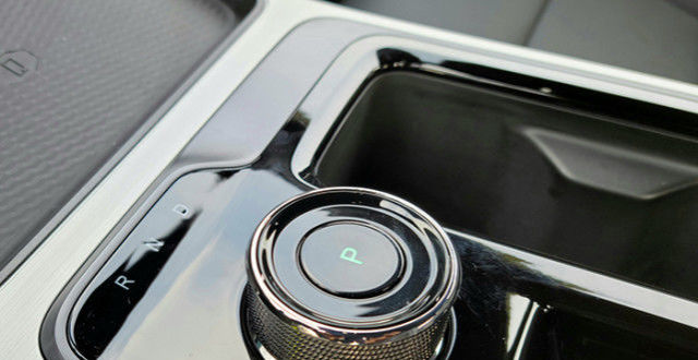 体验合创Z03，一款像MPV的纯电SUV，开起来如何？_腾讯新闻