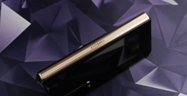 三星W22 5G评测：16999元的商务旗舰都有哪些魅力？_腾讯新闻