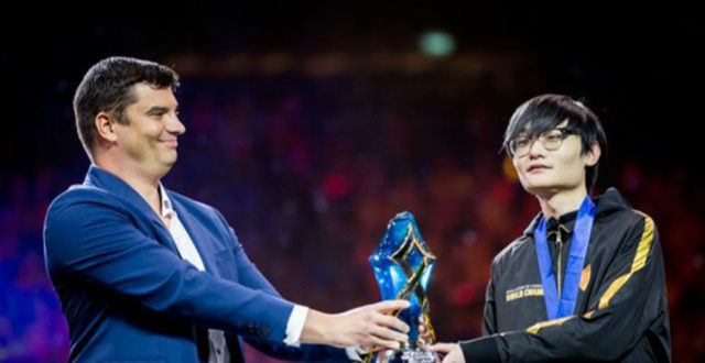 S11中单FMVP打破“叔”辈魔咒！上一个还是Faker_腾讯新闻