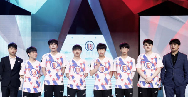 战胜LGD，FPX二队领跑B组，Nuguri接班人呼声高涨_腾讯新闻