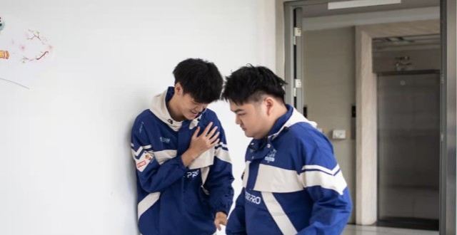 eStar对阵XYG首发曝光：3位置变动，清融被千世取代，SK给月光教学什么是轮换！_腾讯新闻