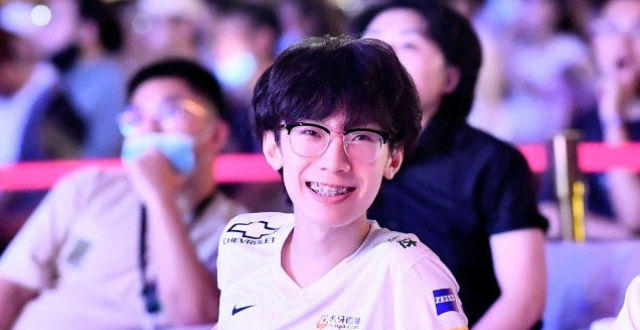 峡谷晚报：LNG六连胜登顶LPL｜至臻KDA阿狸模型更新_腾讯新闻