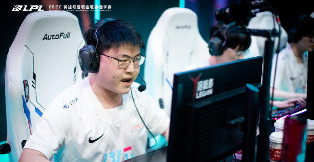 BLG发布对战AL首发名单，Uzi再次成为替补，其实是因为他们输怕了！_腾讯新闻