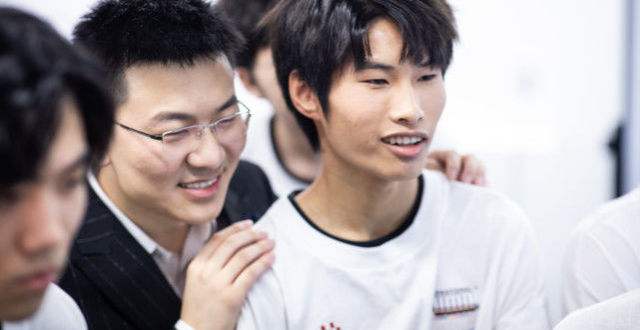 kpl：DYG迎战WE打破A组局势，LGD大鹅死磕MTG，AG与RW侠争第一！_腾讯新闻