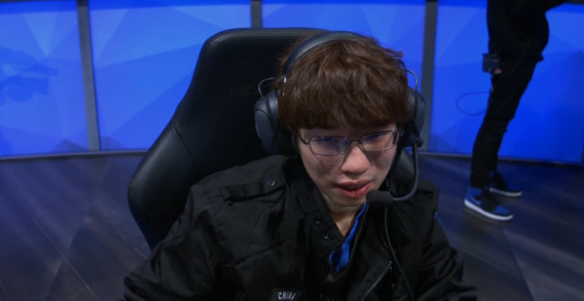 “Uzi打WE应该不好意思上”，957直播锐评乌兹钻1：最难打的分段_腾讯新闻