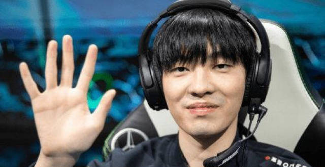 LOL：Cryin离开RNG去北美捞金，小虎又要回中路了，伞皇复出获uzi力挺_腾讯新闻