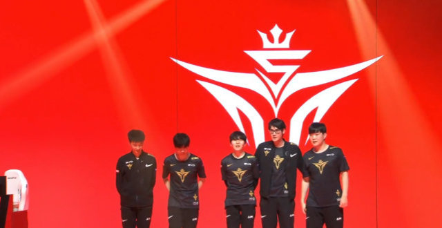 LOL：V5零封EDG位居榜首，电竞萧炎名不虚传，小学弟纯纯内鬼_腾讯新闻