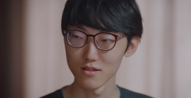 心疼小天！Nuguri摆臭脸引众怒！FPX纪录片发布：小天学韩语安慰Nuguri，惨遭无视_腾讯新闻