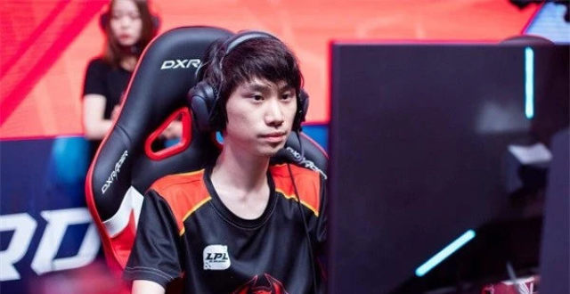 LOL：FPX要拆RNG房子了，Doinb纪录片指出牛宝问题，比Viper差远了_腾讯新闻