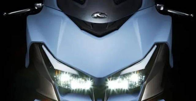 光阳赛艇展示2023款Xciting S400，采用全新前脸造型_腾讯新闻