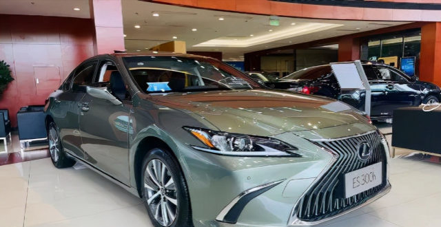 不考虑BBA，花30多万买雷克萨斯ES、凯迪拉克CT5都是啥心态？_腾讯新闻