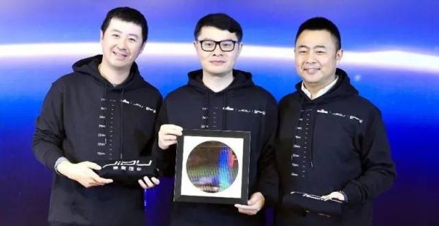 “军备竞赛”升级，高通 5nm 芯片 8295 上车集度_腾讯新闻