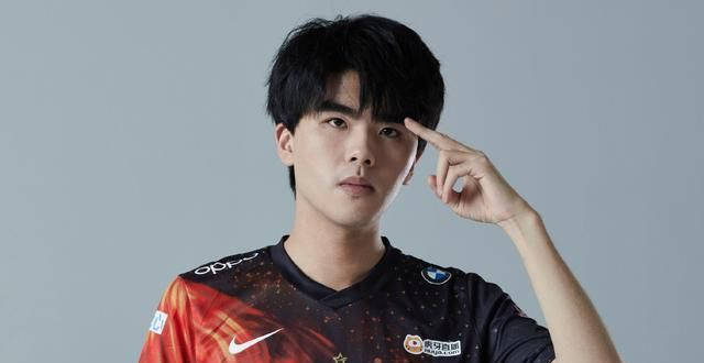 LOL：BLG视频导演发文道歉，没有针对Uzi，FPX选手自曝中单换人_腾讯新闻