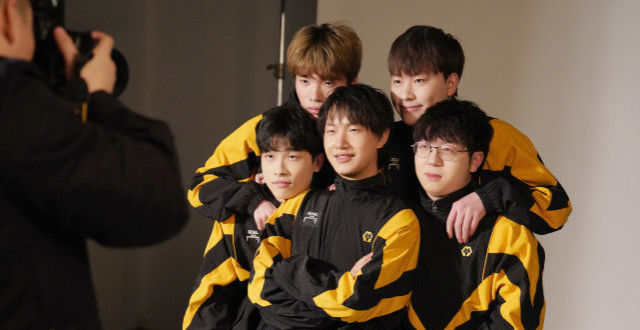 KPL：WE冲进S组，谁最慌？曾经团灭御三家，如今目标暴揍天狼星！_腾讯新闻