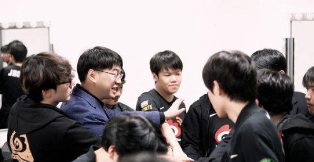 Doinb点出WBG连胜止步痛点：Theshy状态出现大问题_腾讯新闻