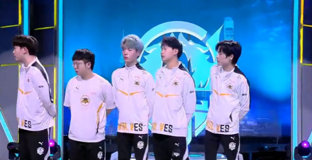 狼队3-1XYG豪取6连胜，妖刀离常规赛MVP更近了，周最佳中单要换人_腾讯新闻