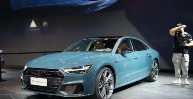 奥迪A7L首月销量仅316辆，上汽会“毁”了奥迪吗？_腾讯新闻