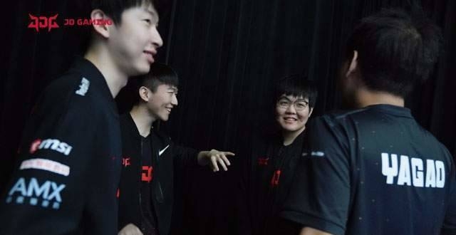 JDG最新Vlog：Homme教练对Hope寄予厚望，369都想抱大腿！_腾讯新闻