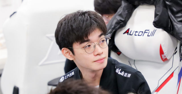 V5关键局击败BLG，Rookie赶超Uzi获封击杀王，Uzi替补出战_腾讯新闻