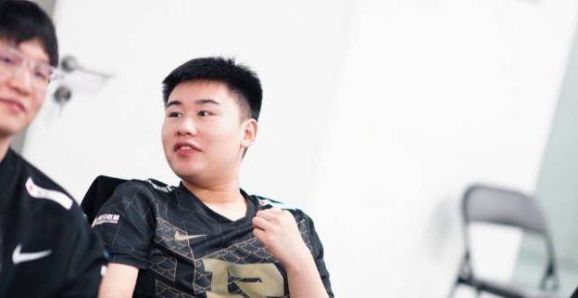 RNG 2-0 LGD Wei狗熊完美节奏盘活三路_腾讯新闻