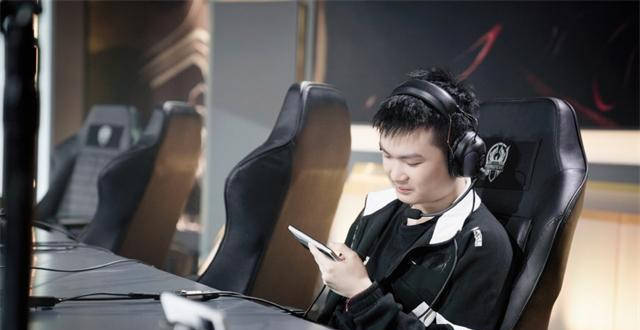 11日KPL首发：AG对战GK，A组头名之争，盯准发育路，一定非常精彩_腾讯新闻