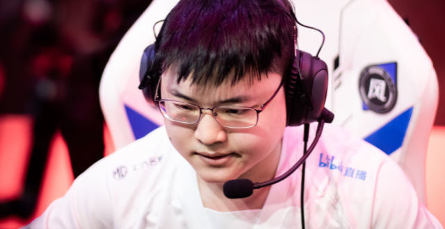 争夺季后赛席位之战！BLG对阵EDG！Uzi首发对Viper_腾讯新闻