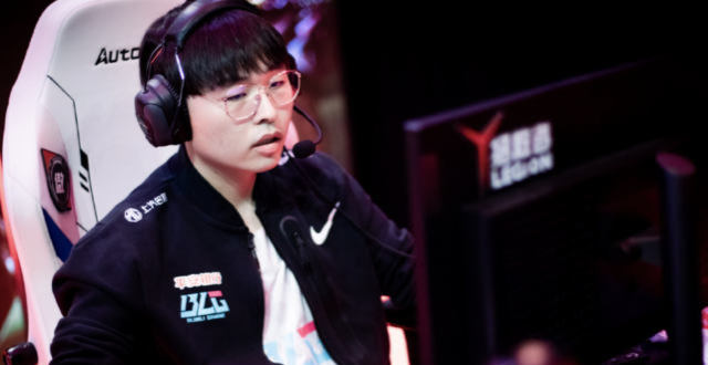 Joker：Uzi这次首发打得真的可以了，不能总指望他C队友躺赢吧_腾讯新闻