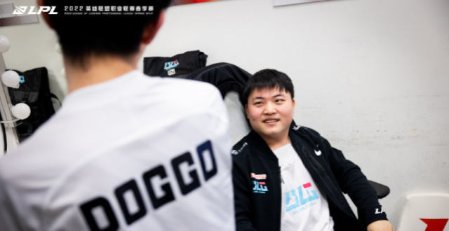 “UZI这下要起飞了”！知情人：BLG教练组调整，呼吸哥和FOFO首发不稳_腾讯新闻