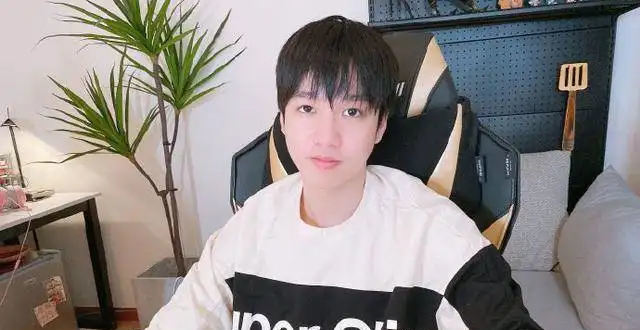 Letme玩电竞经理，十连出Uzi？看到iboy战力后果断让乌兹坐替补席_腾讯新闻