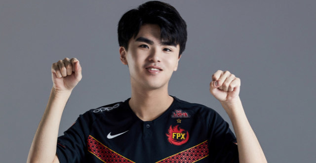 峡谷晚报：LWX手刃Doinb晋级决赛，V5官宣新教练_腾讯新闻