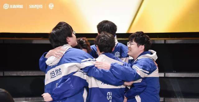 李九网吧解说KPL决赛，为eStar夺冠吟诗庆祝，直言答应SK的一定要做到！_腾讯新闻