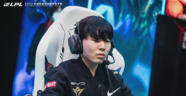 “小虎超越Doinb”！LPL中单天梯图火了，榜1无争议，左手无缘前5_腾讯新闻