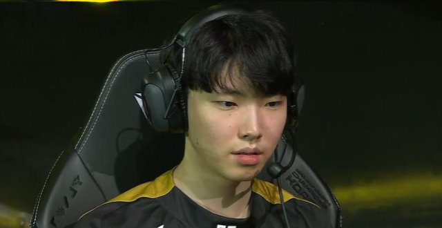 DK输了，Canyon没输！GEN一万经济翻盘，三叔真孤勇者_腾讯新闻