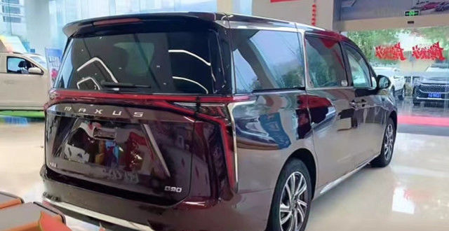 上汽大通超级MPV“G90”进店，搭载2.0T轻混＋8AT，配头等舱！_腾讯新闻