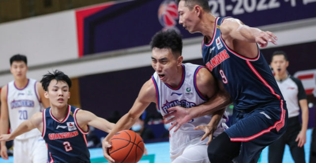 CCTV5直播，CBA黑马挑战卫冕冠军，领队表明态度，广东要小心翻船_腾讯新闻