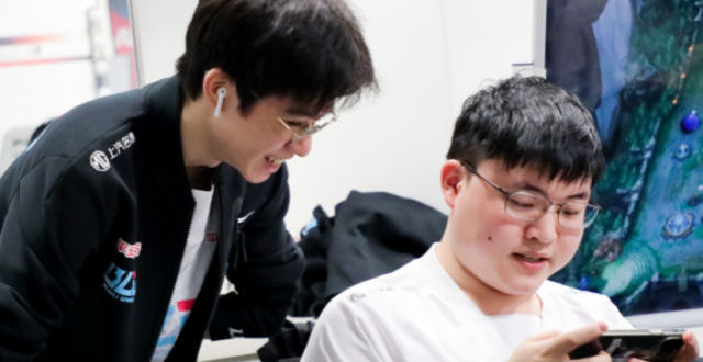 “UZI和BLG解约，线索水落石出”，刘青松进退两难，V5或成大赢家_腾讯新闻