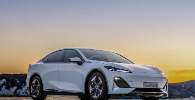 长安深蓝C385内饰曝光 配悬浮中控屏/续航515km_腾讯新闻