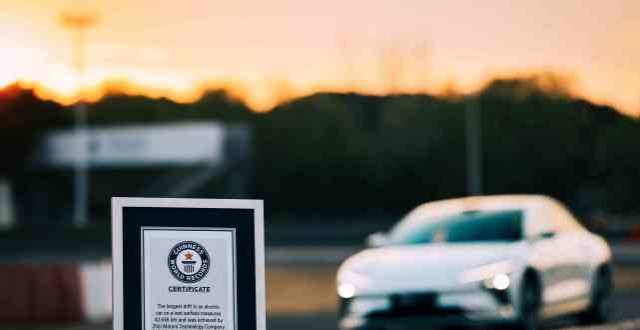 打破电车漂移时长吉尼斯记录，智己L7 36.88万-40.88万元正式上市_腾讯新闻