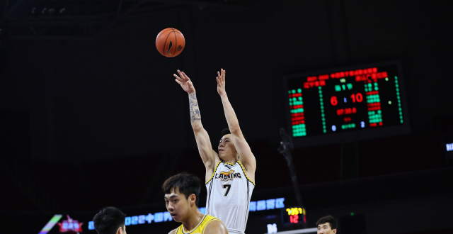 CBA总决赛G2五佳球：张镇麟高难度空接 郭艾伦1V2上篮_腾讯新闻