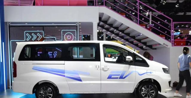 瞄准纯电入门MPV市场，瑞风E3续航415km，造型有待提高_腾讯新闻