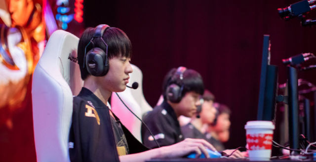 LPL春决垃圾话出炉！JKL对ming放话：决赛你能Q到我1次，就算我输_腾讯新闻