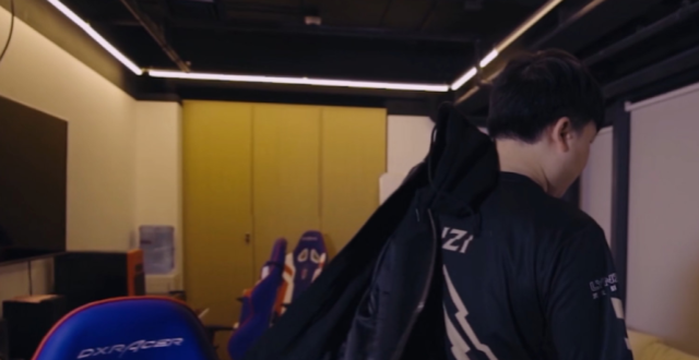 LPL猪狗大战首发公布，Cryin对战Scout，管泽元的“封神之战”_腾讯新闻