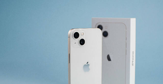 价格跌破5000元 iPhone13再次降价 你还等苹果14吗？_腾讯新闻