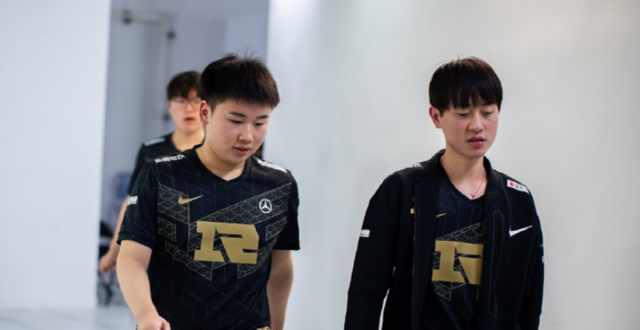 RNG轻取MSI首胜后，LCK退役选手质疑LPL特权：不戴耳机没裁判！_腾讯新闻