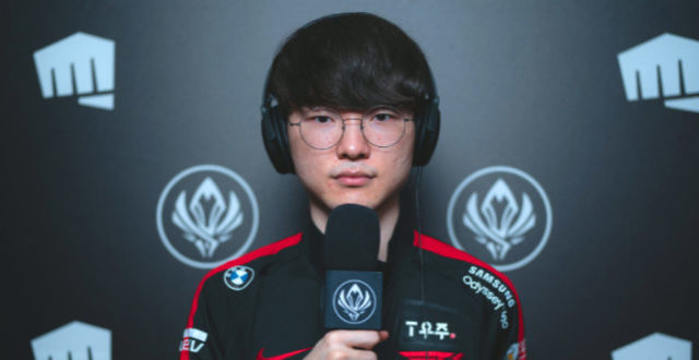 “RNG被冤枉，饭堂霸气开团拳头”！T1延迟事件发酵，LPL水友破防_腾讯新闻