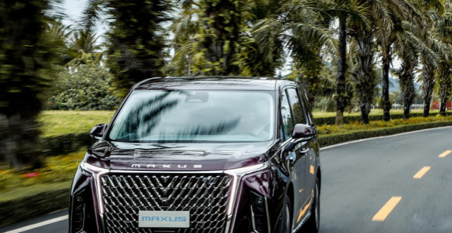 上汽大通MAXUS G90：21.99万元起售，搭载三联大屏，配置拉满_腾讯新闻