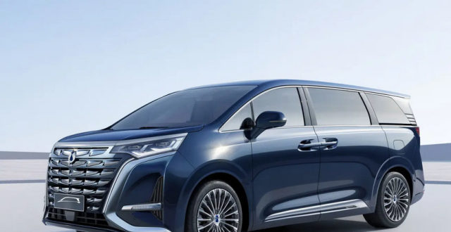 奔驰比亚迪联手造MPV神车！可油可电，续航超1000km，30万起售_腾讯新闻